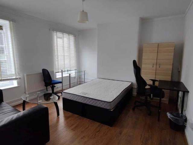 Apartment at Ossulston Street, Greater London