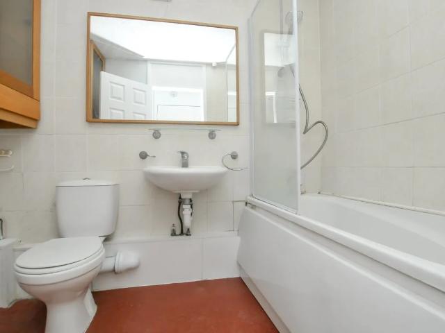 Apartment at Oulton Road, Greater London