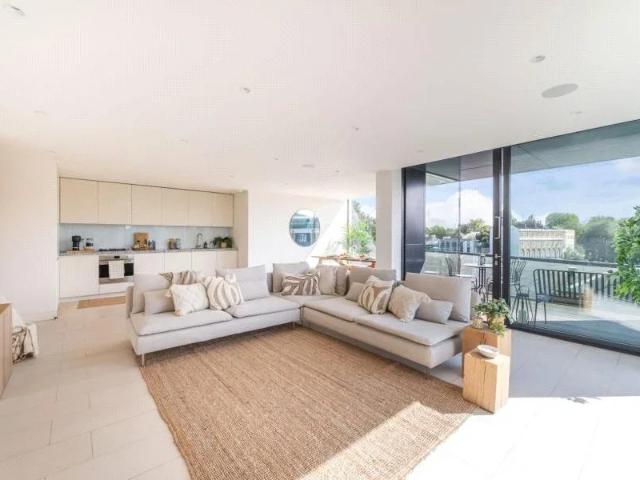 Apartment at Oval Road, Greater London