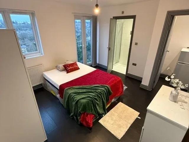 Apartment at Overhill Road, Greater London