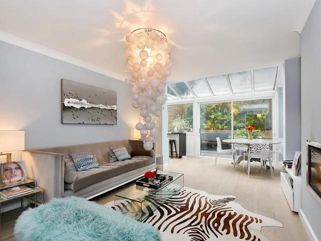 Apartment at Ovington Square, Greater London