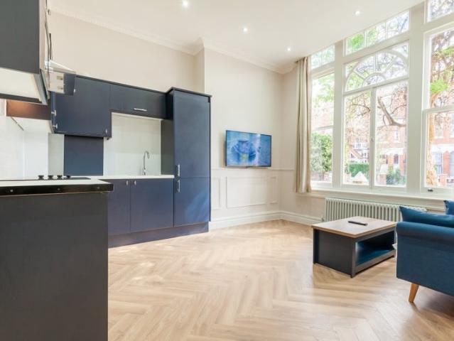 Apartment at Oxford Gardens, Greater London