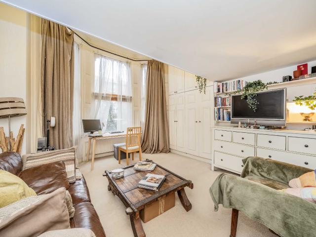 Apartment at Oxford Gardens, Greater London