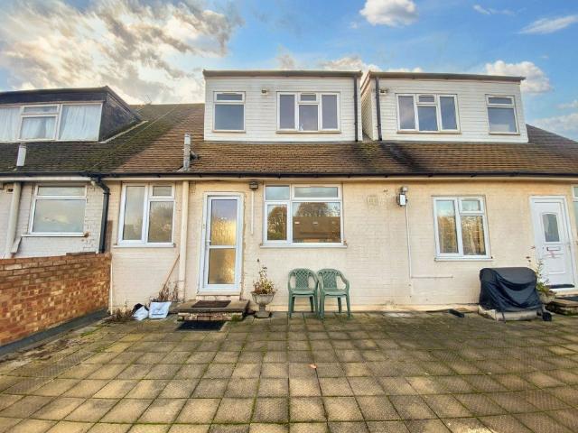 Apartment at Oxford Gardens, Denham