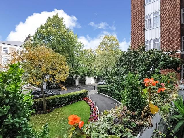 Apartment at Loudoun Road, City of Westminster