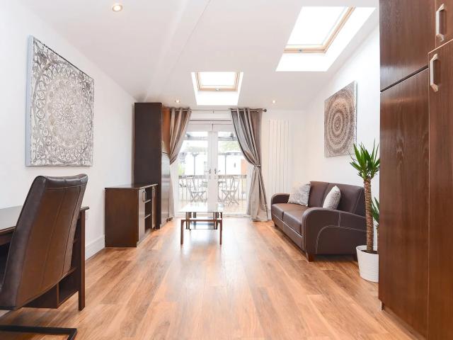 Apartment at Love Lane, Donnington