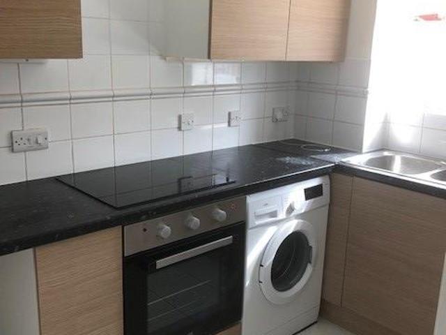 Apartment at Lovegrove Drive, Slough