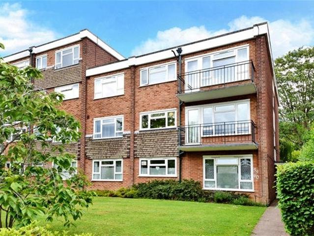 Apartment at Lovelace Road, Elmbridge