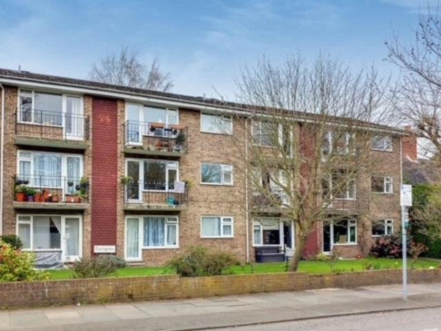 Apartment at Lovelace Road, Greater London