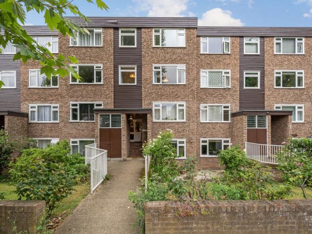 Apartment at Lovelace Road, Greater London