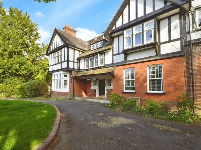 Apartment at Lovelace Road, Greater London