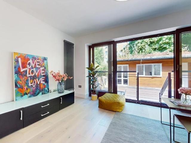 Apartment at Loveridge Road, Greater London