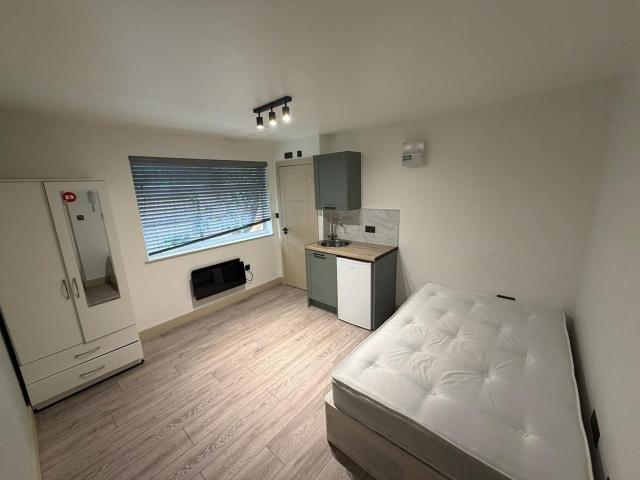 Apartment at Lowen Road, Greater London