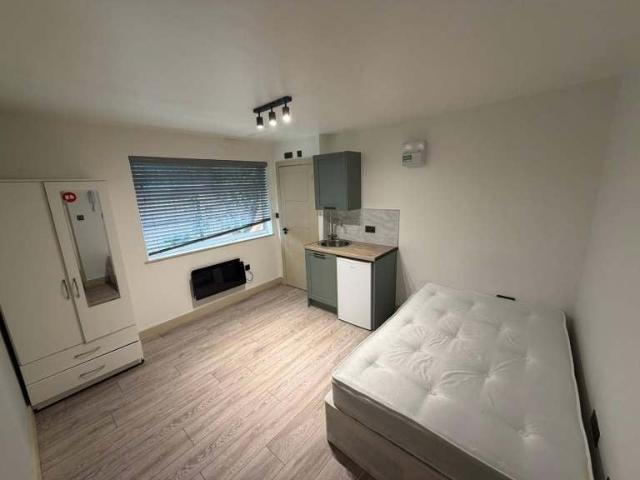 Apartment at Lowen Road, Greater London