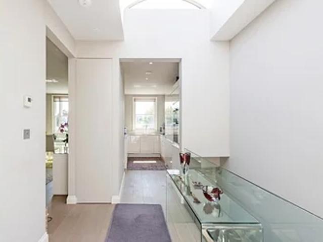 Apartment at Lower Addison Gardens, Greater London