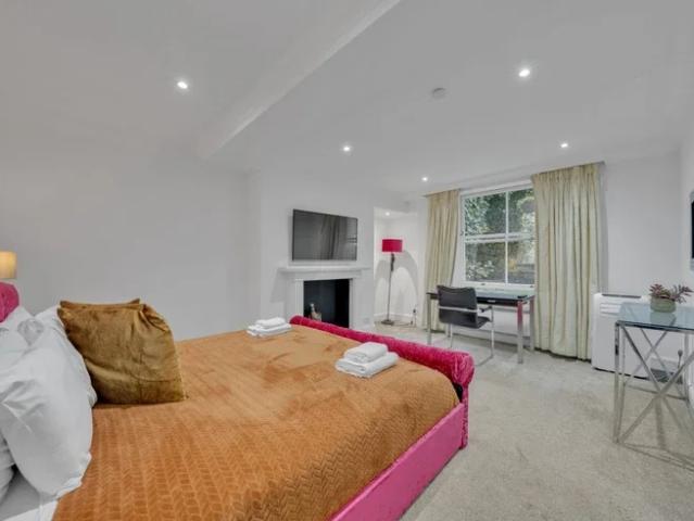 Apartment at Lower Belgrave Street, City of Westminster