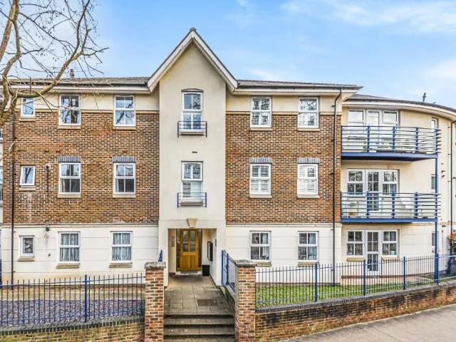 Apartment at Lower Kings Road, London