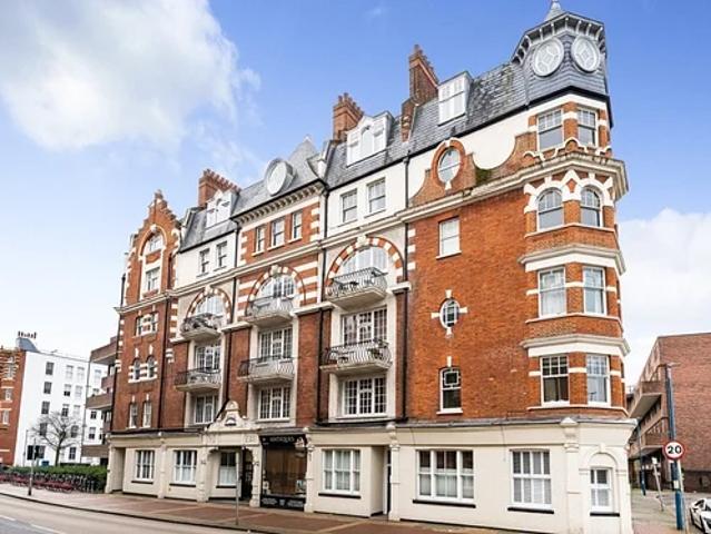 Apartment at Lower Richmond Road, Greater London
