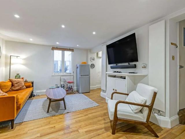 Apartment at Lower Richmond Road, Greater London