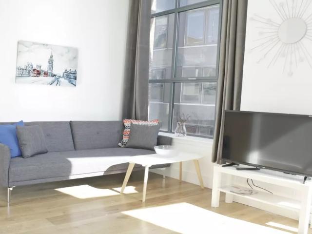 Apartment at Lower Thames Street, City of London
