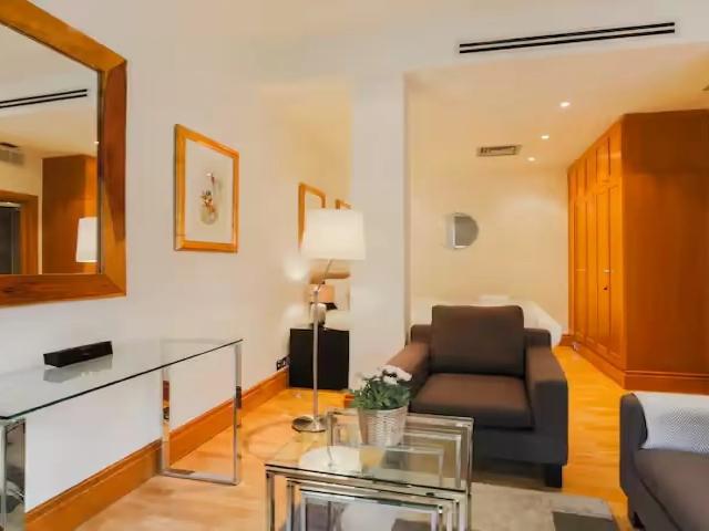 Apartment at Lower Thames Street, City of London