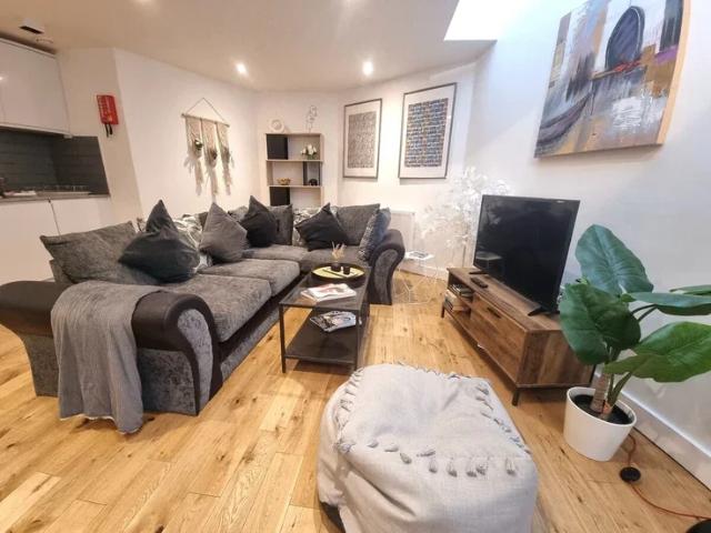 Apartment at Lower Thames Street, City of London