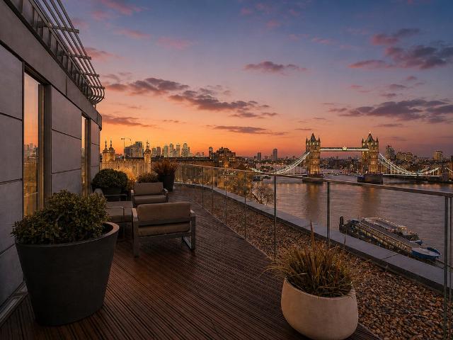 Apartment at Lower Thames Street, City of London