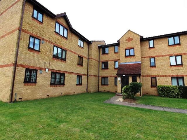 Apartment at Lowestoft Drive, Slough