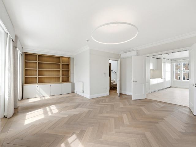 Apartment at Lowndes Street, Greater London