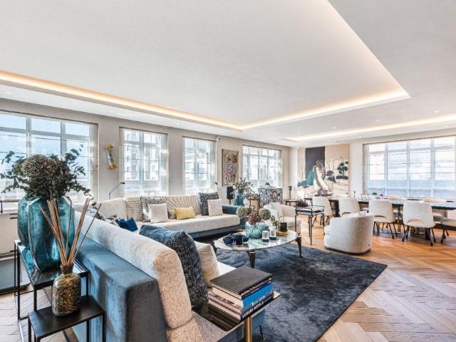 Apartment at Lowndes Street, Greater London
