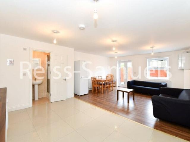 Apartment at Lockesfield Place, Greater London