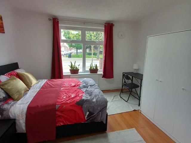 Apartment at Lodge Avenue, Greater London