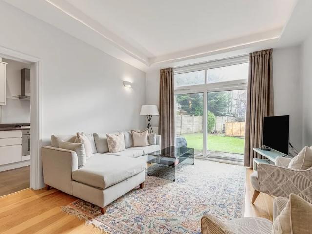 Apartment at Lodge Lane, Greater London