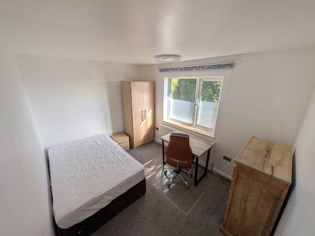 Room at Lodge Road, Kidsgrove