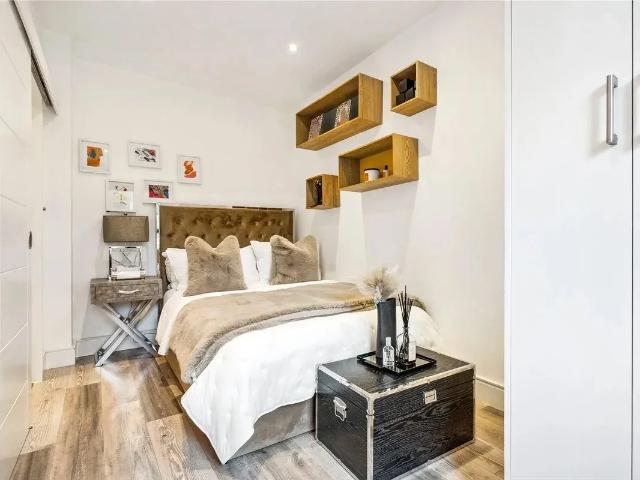 Apartment at Logan Place, Greater London