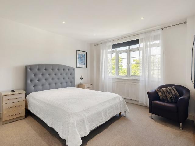Apartment at Logan Place, Greater London