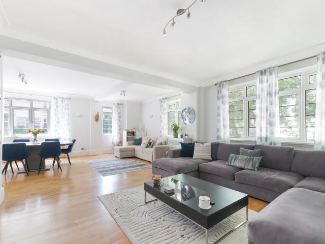 Apartment at Logan Place, Greater London