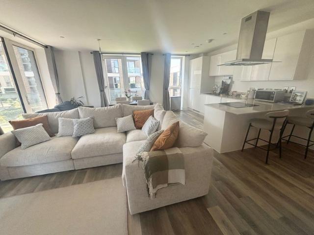 Apartment at Lombard Road, Greater London