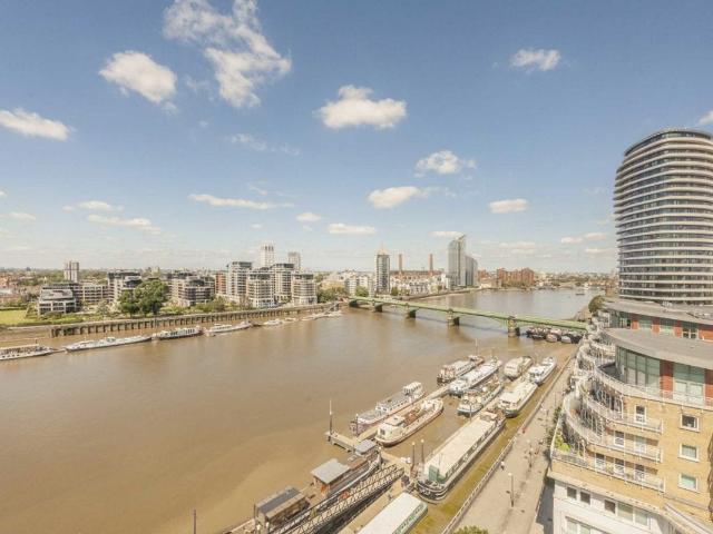 Apartment at Lombard Road, Greater London