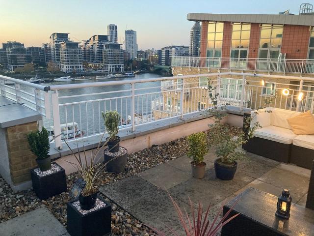 Apartment at Lombard Road, Greater London
