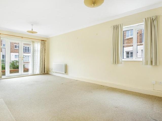 Apartment at Long Ford Close, Oxford