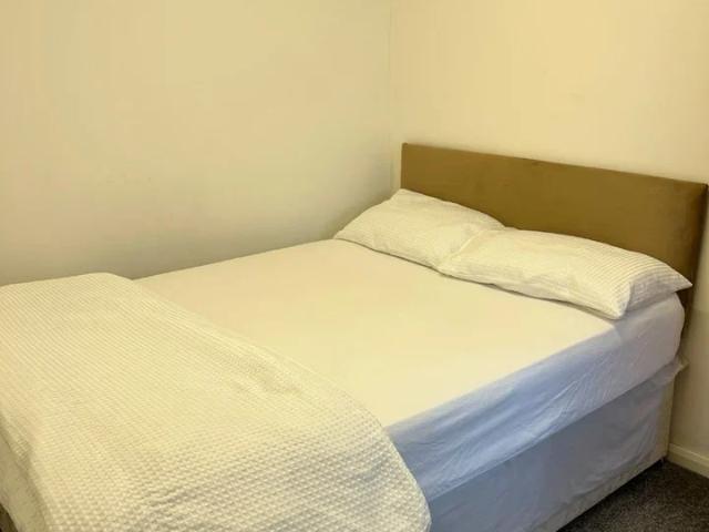 Apartment at Long Furlong Drive, Slough
