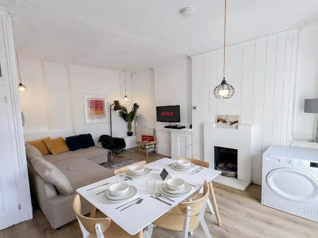 Apartment at Long Lane, City of London