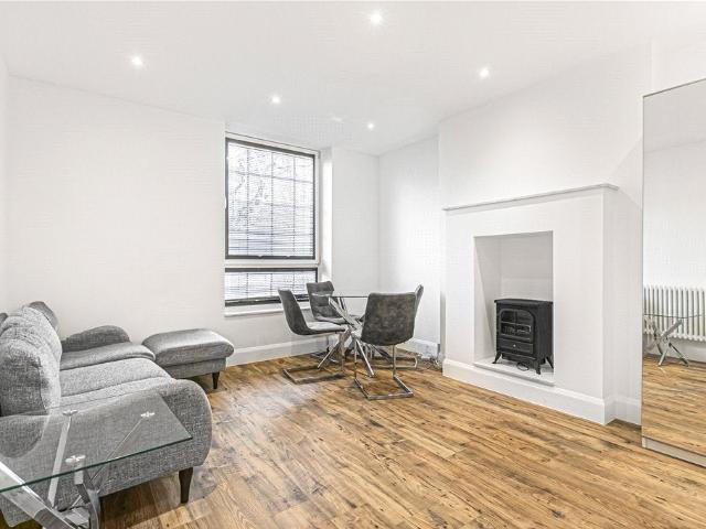 Apartment at Long Lane, Greater London