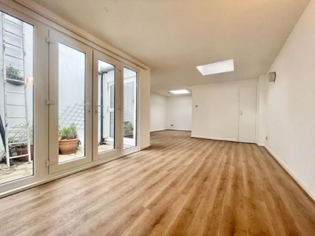 Apartment at Long Lane, Greater London