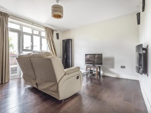 Apartment at Longhedge Street, Greater London