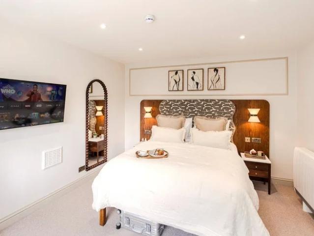 Apartment at Longridge Road, Greater London