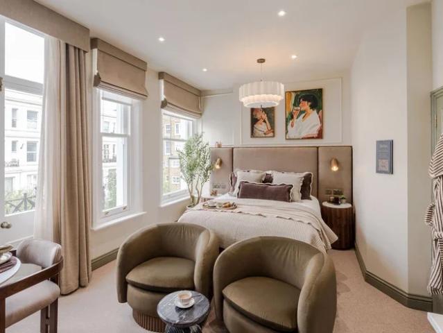 Apartment at Longridge Road, Greater London