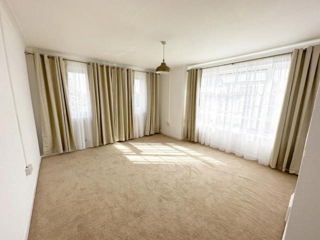 Apartment at Longwood Gardens, Greater London