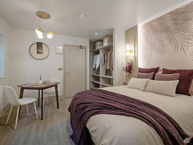 Room at London Road, Derby